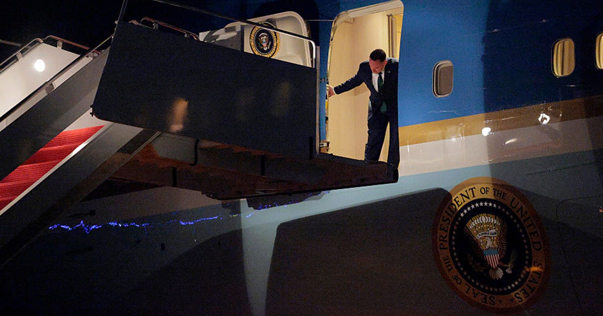 Air Force One returns to DC after 'minor electrical issue' | FOX 5 DC