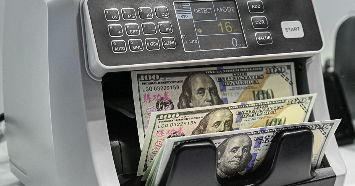 Elderly woman accused of bank robbery returns money, surrenders to ...