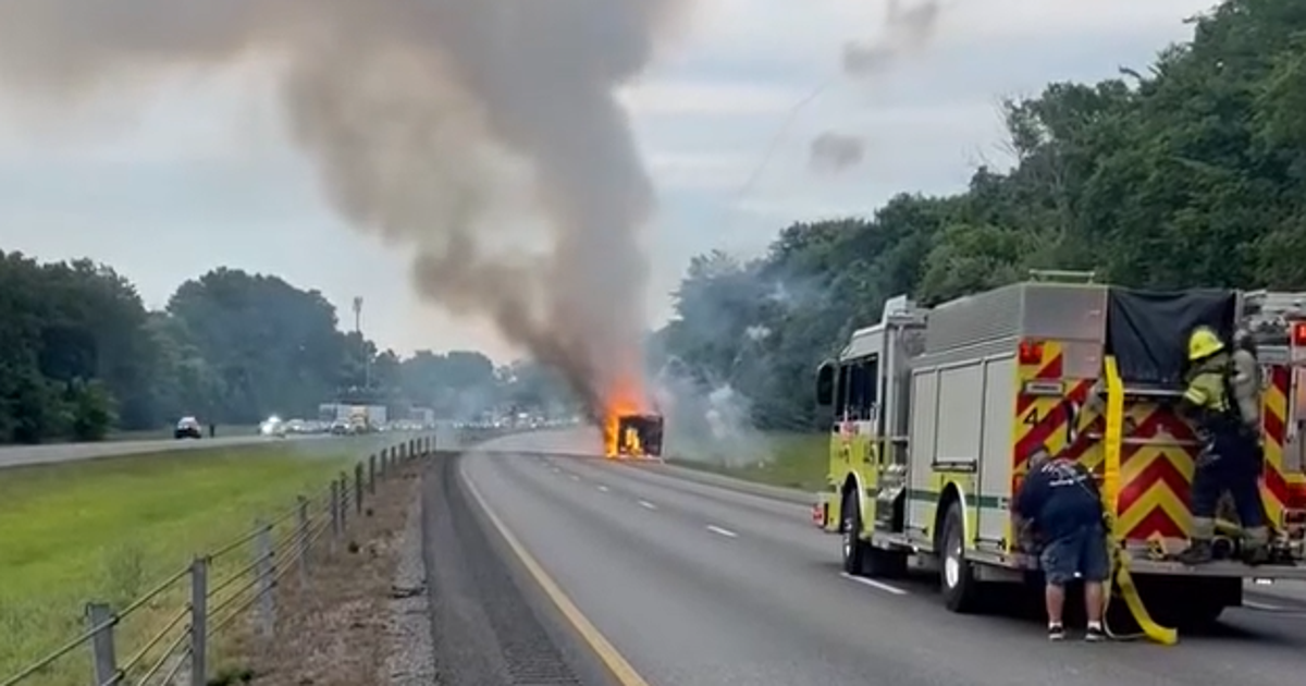 Fireworks explode as box truck burns on Tennessee highway | FOX 26 Houston