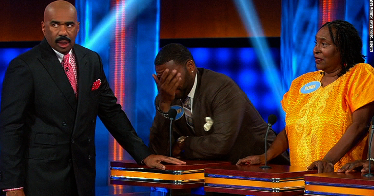 Actor's mom turns heads with 'Family Feud' answer | FOX 13 Seattle