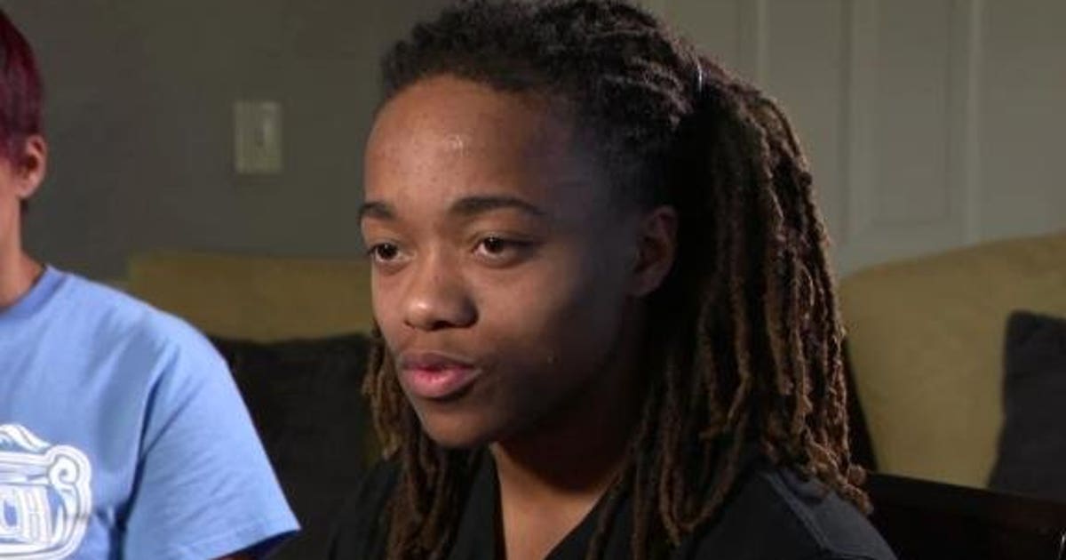 Texas student told to cut dreadlocks or he won’t get to walk at ...