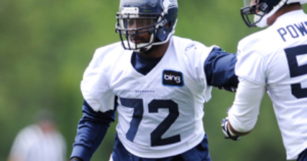 Taken off field on stretcher, Hawks' Michael Bennett to practice this ...