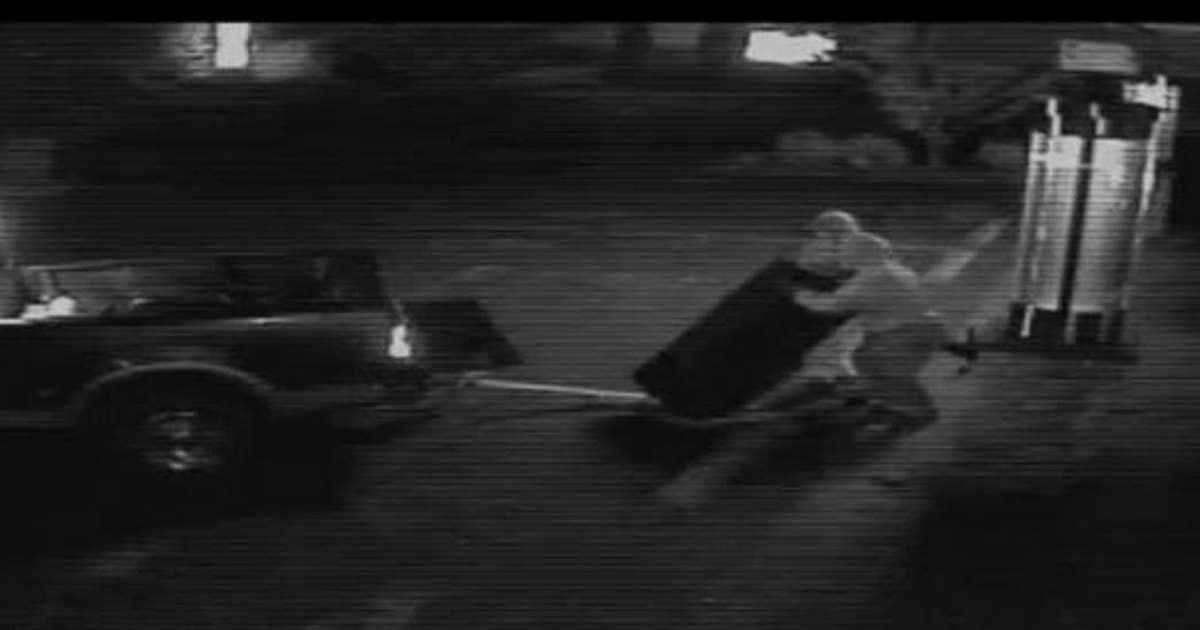 WATCH THIS: Two men with pickup rip ATM from a bar; recognize the truck ...