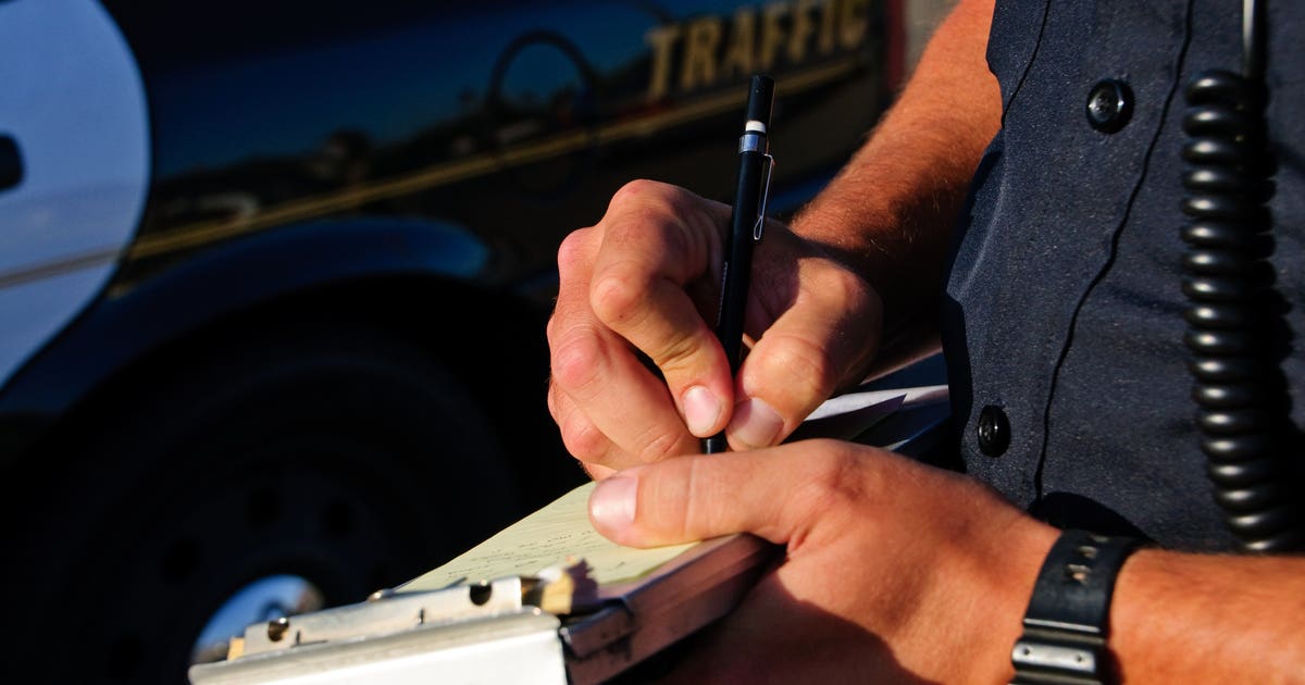 Can police ticket drivers for giving them the finger? | FOX 13 Seattle
