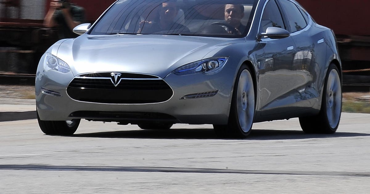 Tesla confirms first 'Autopilot' death after Model S slams into tractor ...
