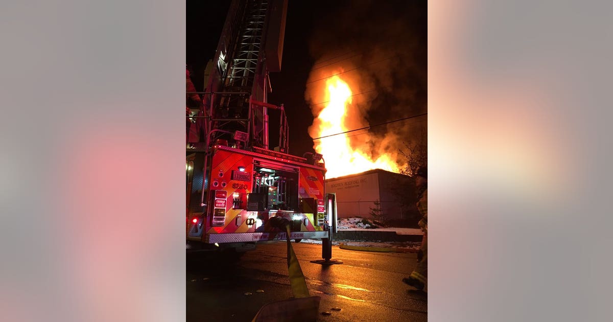 Fire rips through Lacey warehouse overnight | FOX 13 Seattle