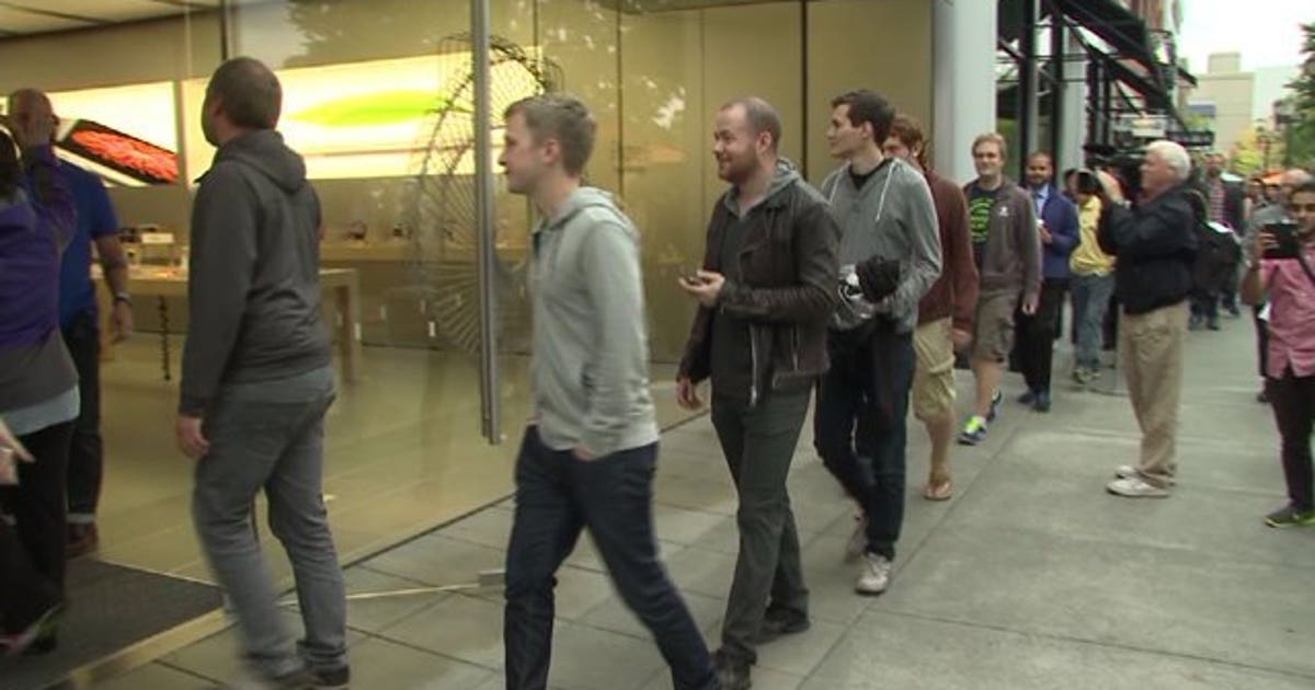 Seattleites line up for hottest tech item in town (VIDEO) | FOX 13 Seattle