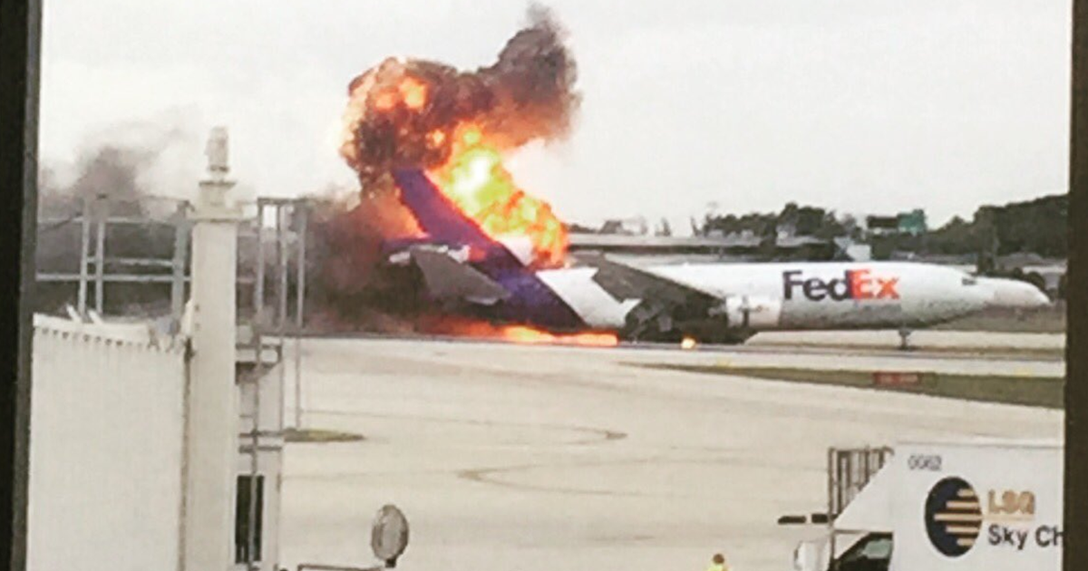 FedEx plane catches fire, explodes at Fort Lauderdale airport (VIDEOS ...