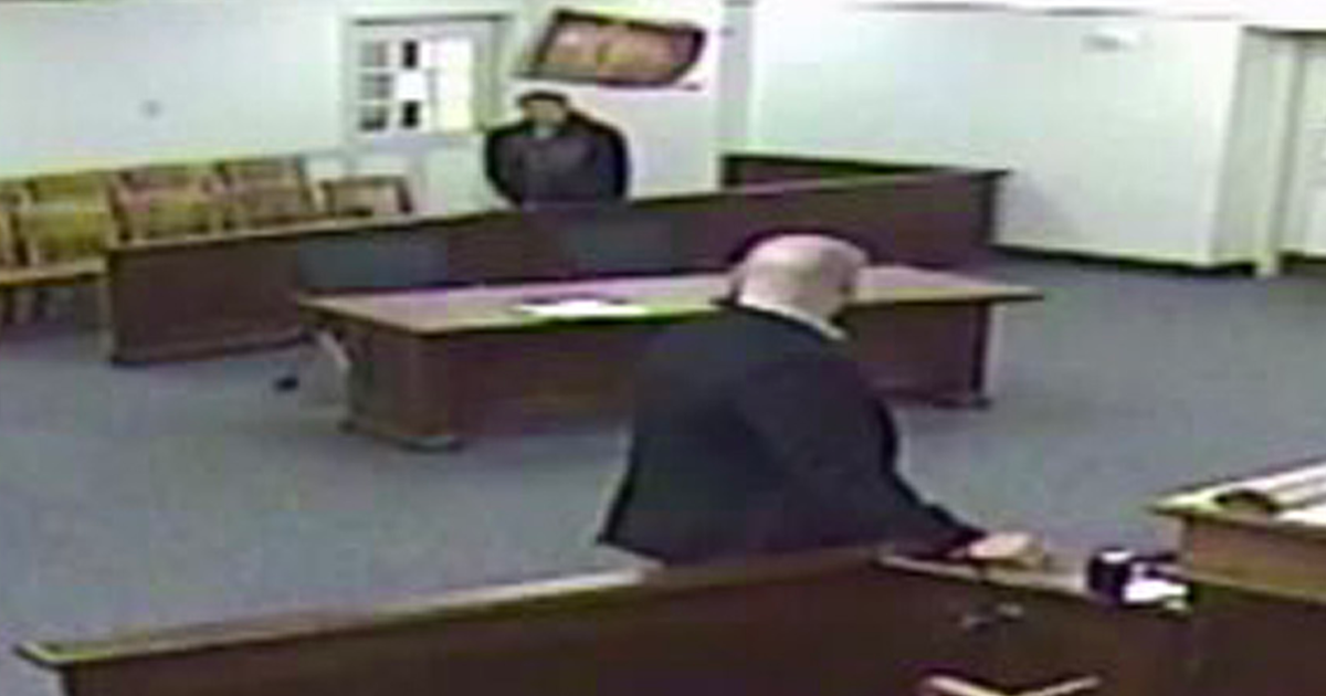 Defendant throws chairs at judge, court staff during courtroom outburst ...