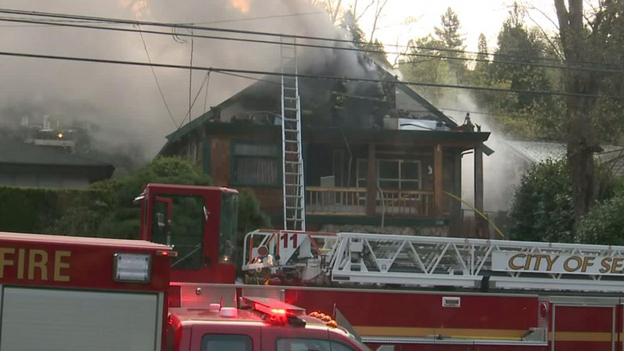 2 transported to hospital following West Seattle house fire (PHOTOS ...