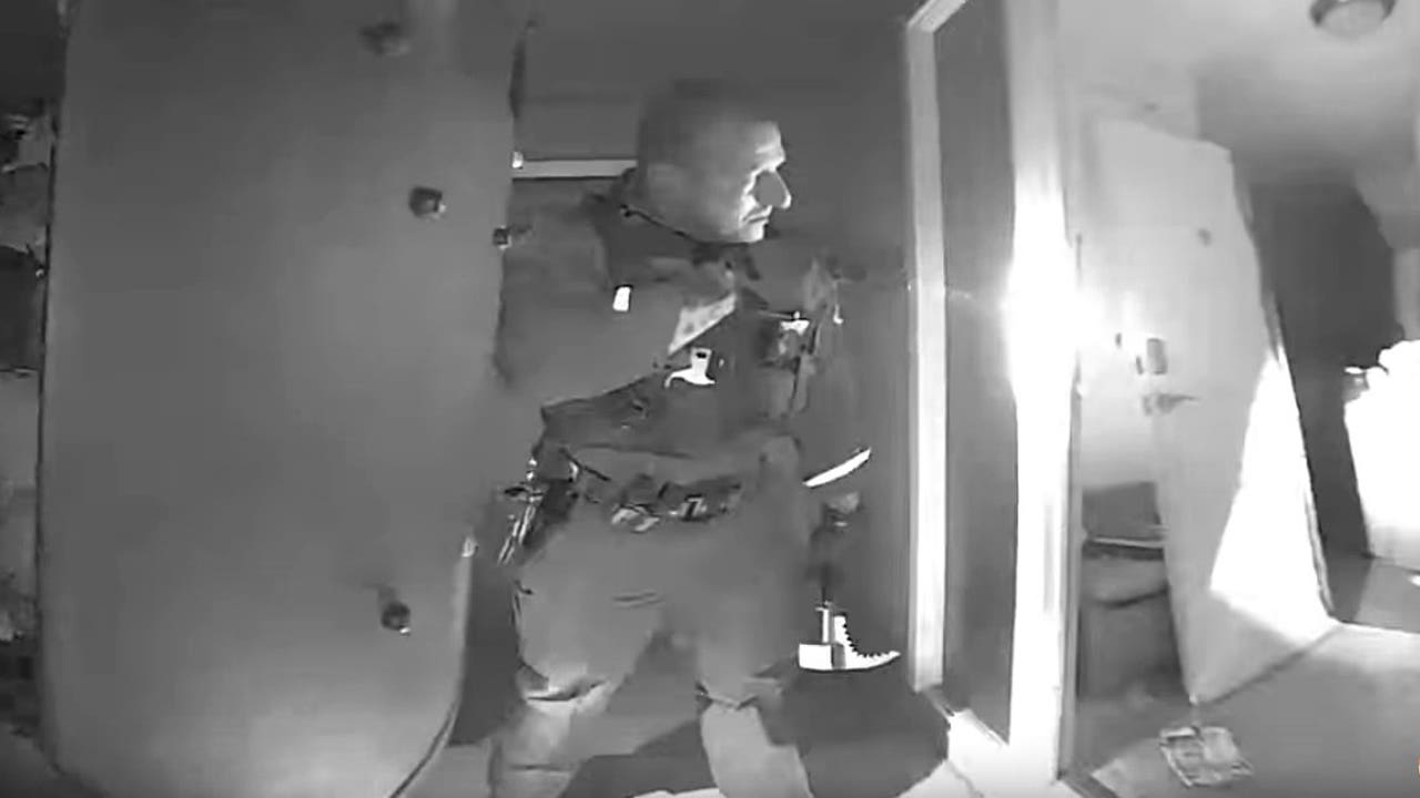 Video Shows Police Storming Home With Guns Drawn To Take Unvaccinated 2 video-shows-police-storming-home-with-guns-drawn-to-take-unvaccinated-2