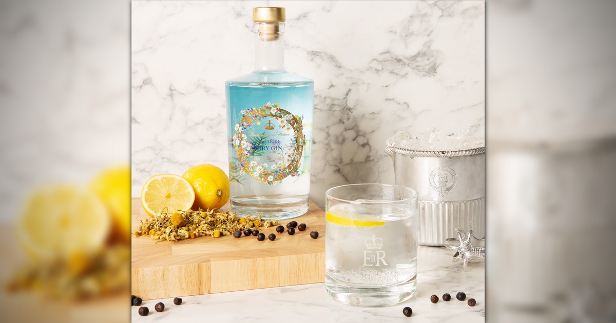 Buckingham Palace now selling gin made with ingredients from the queen ...