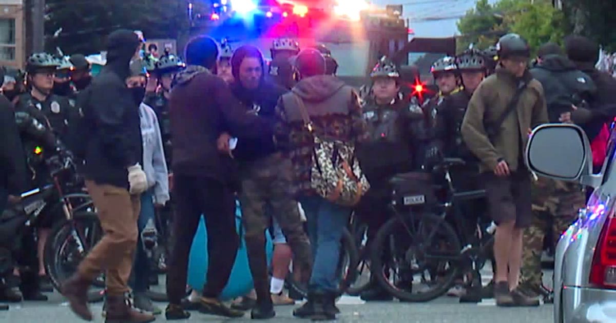 More than 30 arrested as Seattle cops clear CHOP zone | FOX 13 Seattle