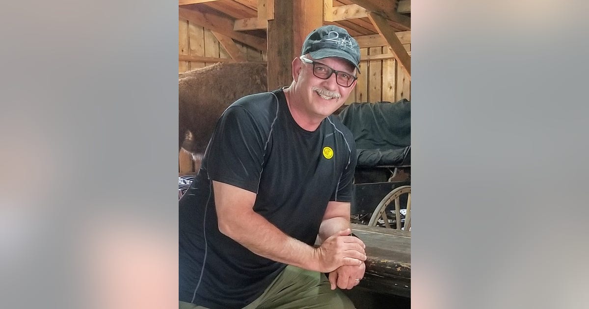 Seattle deputy fire chief died after falling down hillside, coroner ...