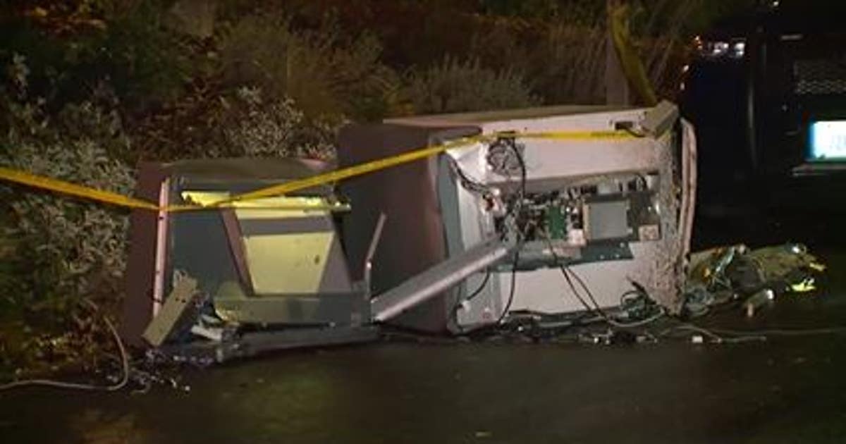 Suspects rip ATM out of wall at Seattle bank; tow it behind van bashing ...