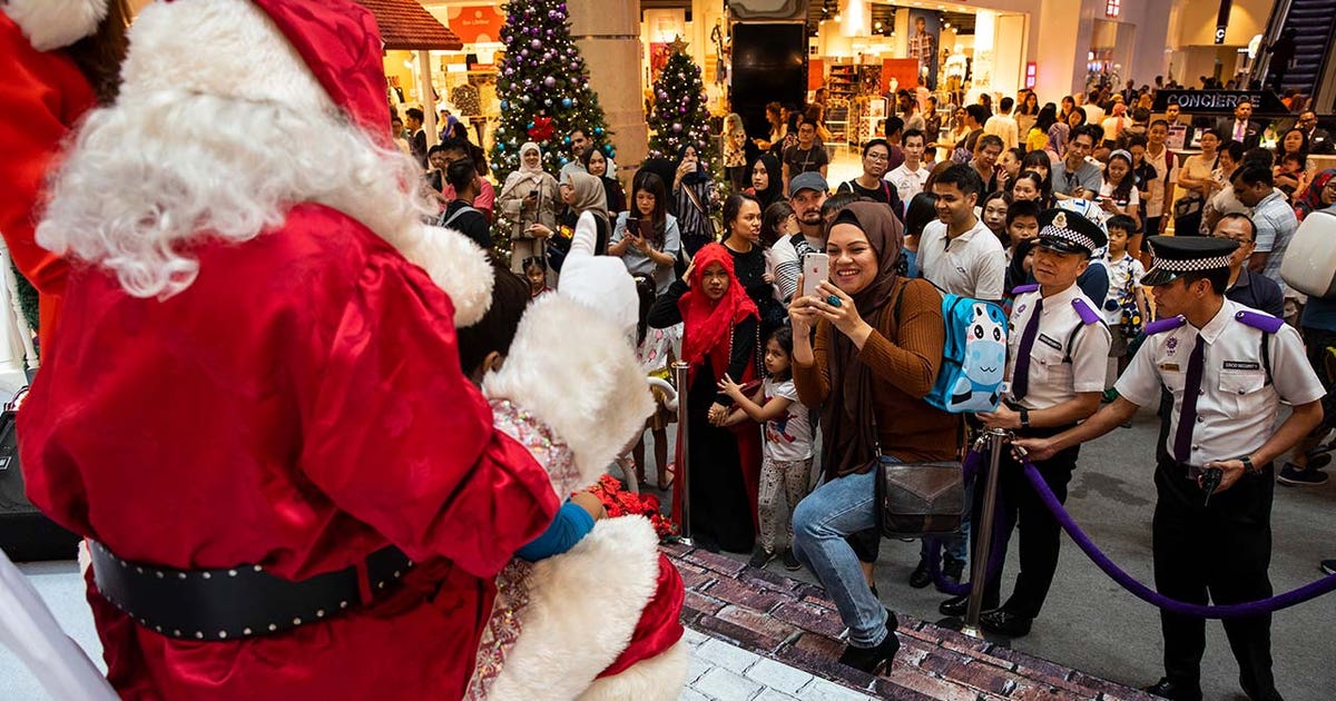 Santa's back in town with inflation, inclusion on his mind | FOX 13 Seattle