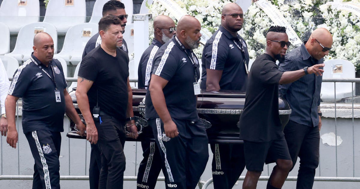 Pelé funeral: Fans line up to mourn Brazilian soccer legend at public ...