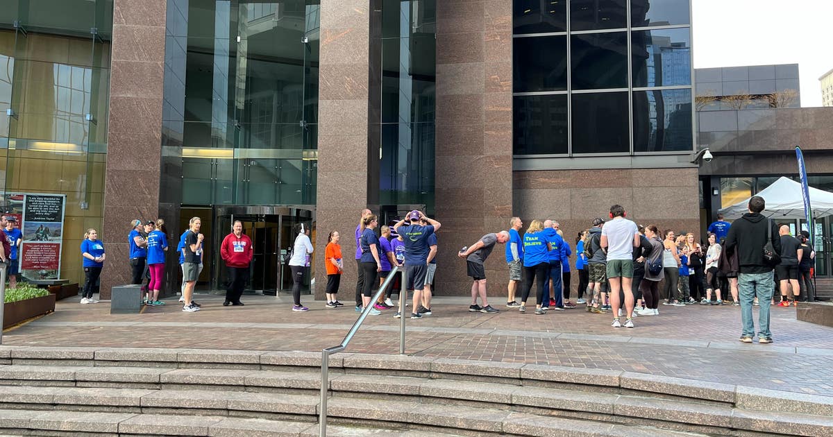 Hundreds climb the stairs of Seattle's Columbia Center for cancer ...