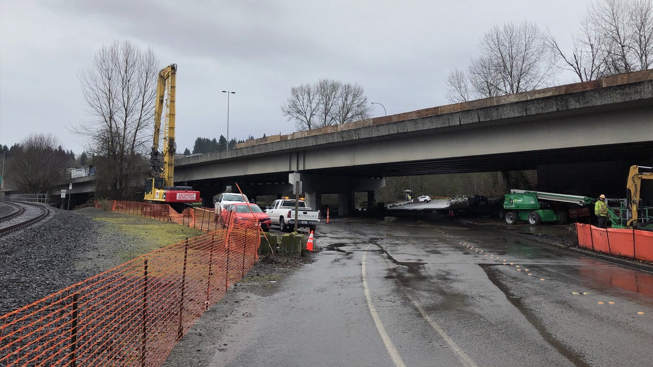 WSDOT: Renton road workers shot at, no suspects identified | FOX 13 Seattle WSDOT: Renton road workers shot at, no suspects identified | FOX 13 Seattle