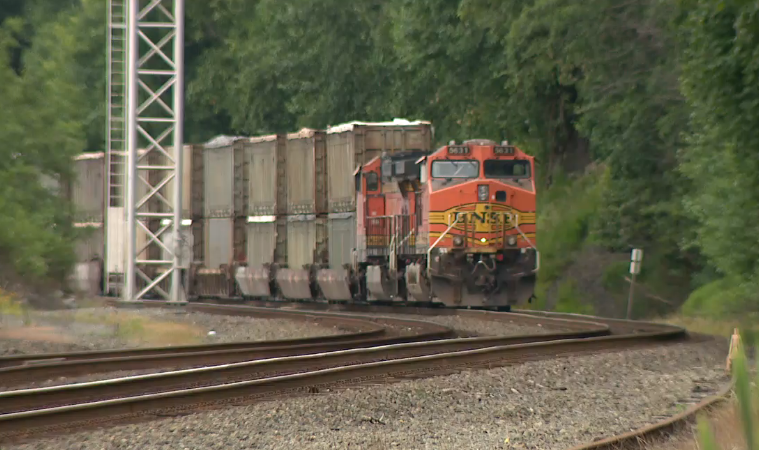 Woman struck, killed by Amtrak train in Everett | FOX 13 Seattle