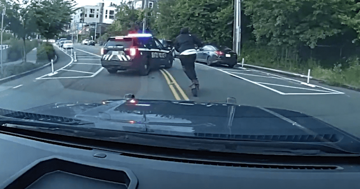 Bodycam captures Seattle police arrest armed man on scooter | FOX 13 ...