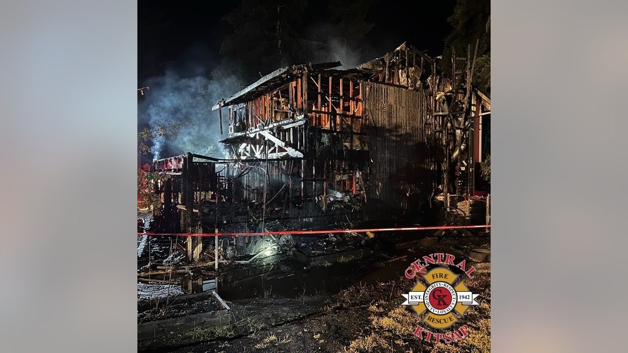 Silverdale house fire injures 6, including a firefighter | FOX 13 Seattle