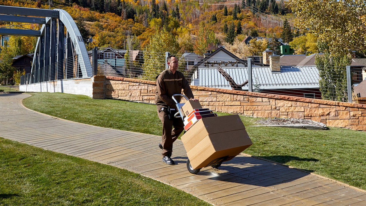 UPS hiring 2,100 Seattle workers for holiday season | FOX 13 Seattle