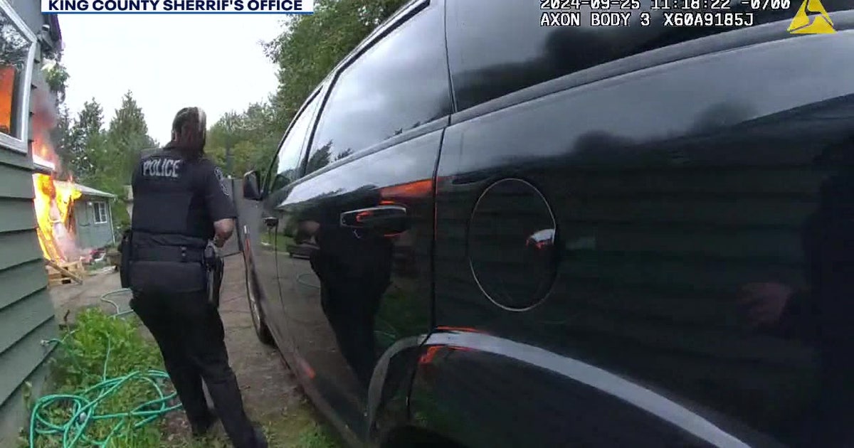 Video shows King County deputies save family from fire | FOX 13 Seattle