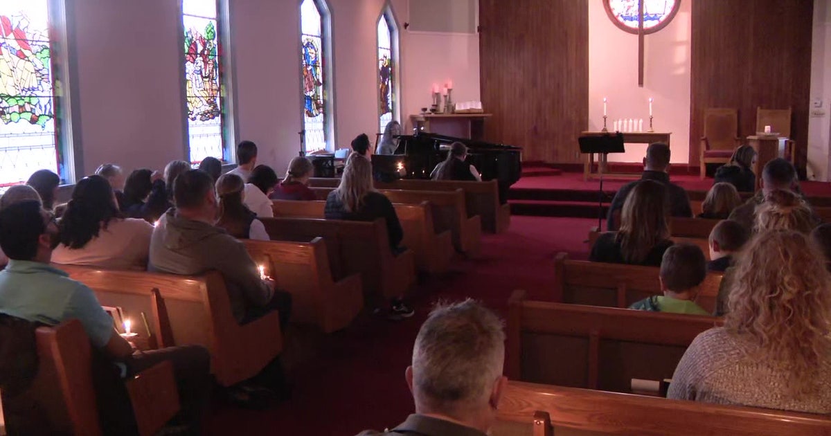 Vigil held for 5 family members lost in Fall City shooting | FOX 13 Seattle