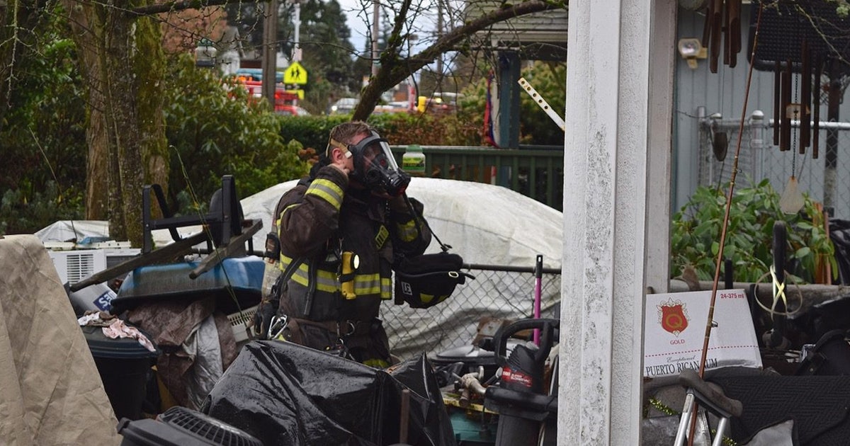 West Seattle fire: 2 people taken to hospital | FOX 13 Seattle