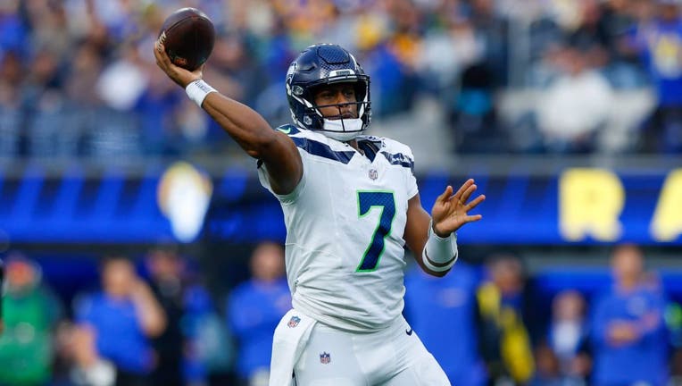 Smith throws 4 TDs in 30 25 Seahawks win over Rams FOX 13 Seattle