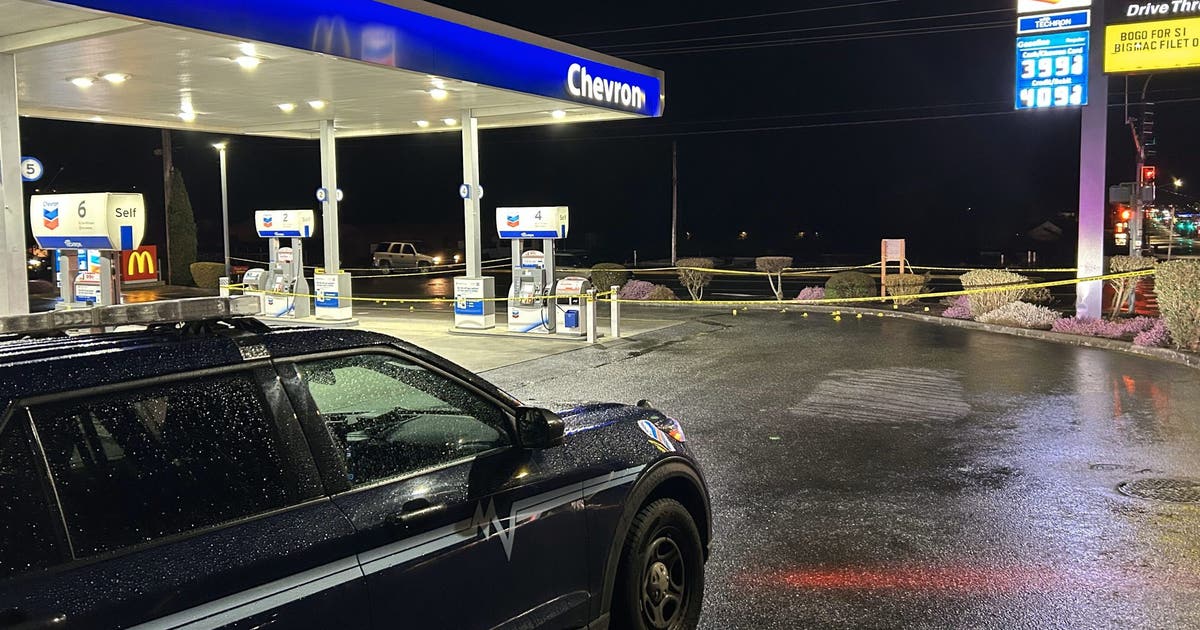 1 dead, 1 on the run after shooting in Mount Vernon, WA | FOX 13 Seattle