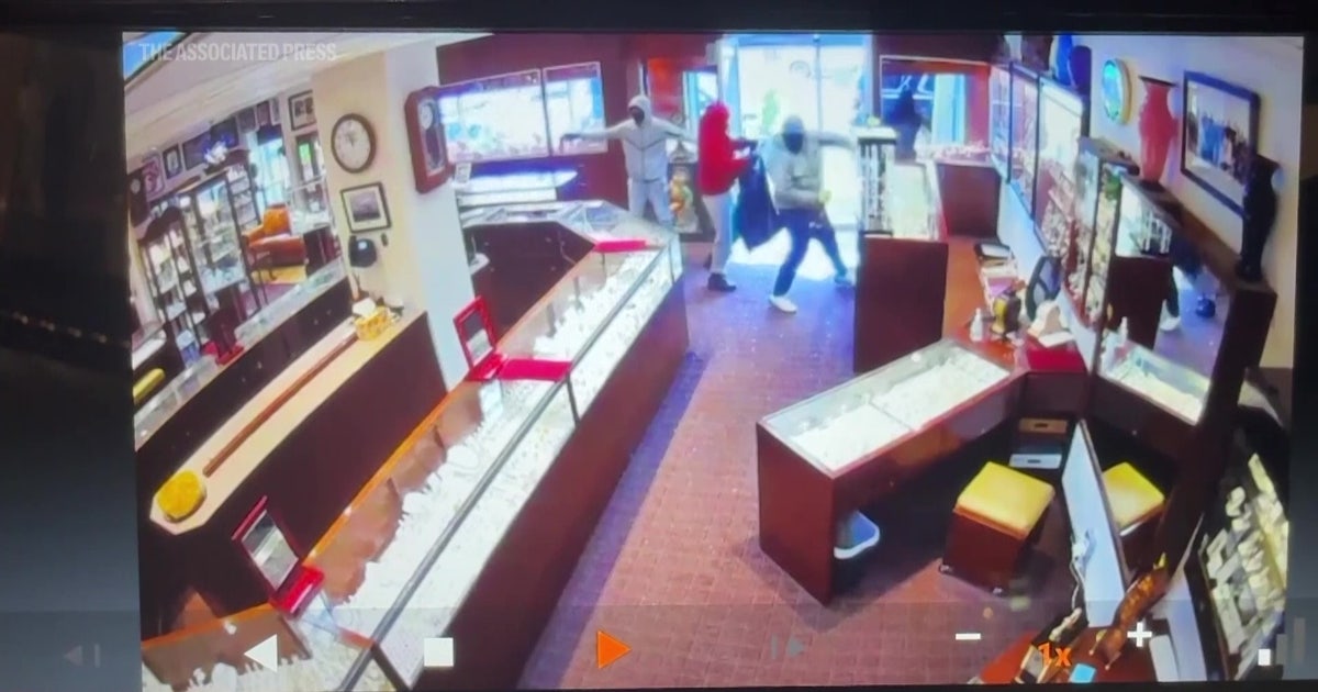Video shows thieves grab $2 million in Seattle jewelry heist | FOX 9 ...