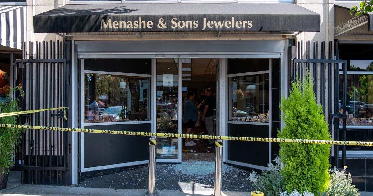 Man arrested in West Seattle jewelry store heist | FOX 13 Seattle
