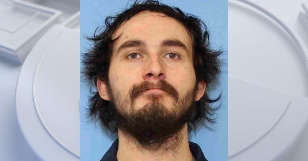 Federal Way man arrested after parents found dead | FOX 13 Seattle