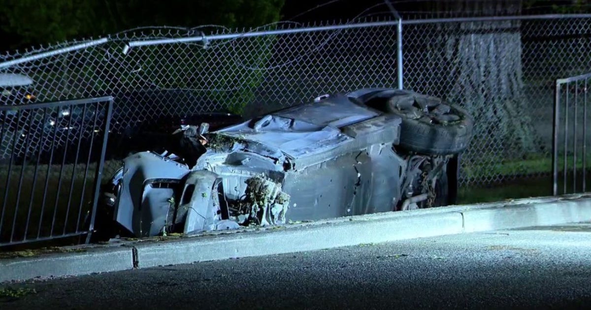 Police pursuit ends in crash at Boeing plant in Everett | FOX 13 Seattle